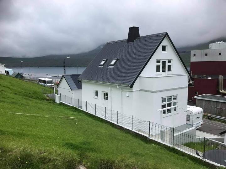 Cozy Charming Home In Fuglafjørður - Îles Féroé