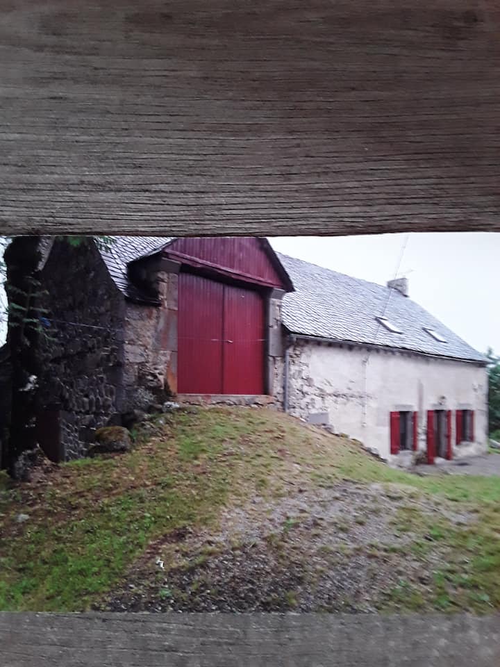 Ancienne Ferme Au Coeur De La Campagne Auvergnate - La Bourboule