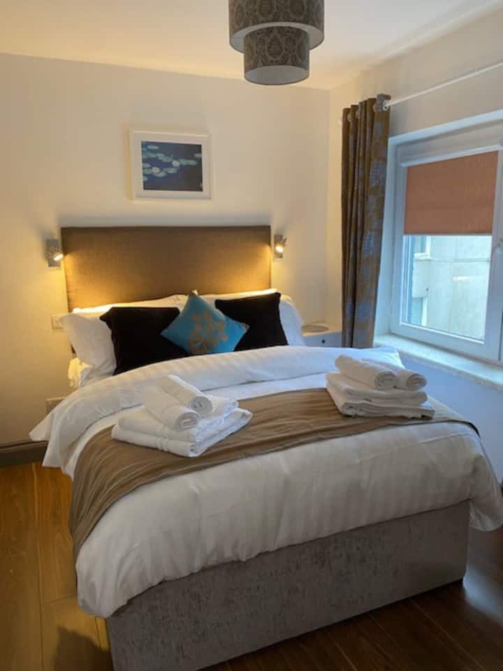 Location, Location!!
Modern 2 Bed Apt In Killarney - Killarney