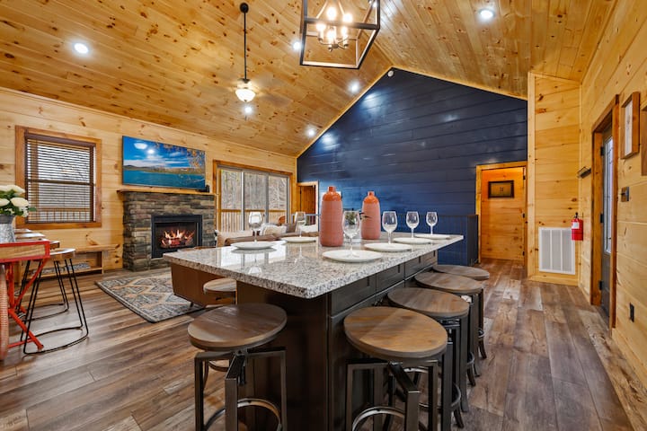 New Cabin, Hot Tub & Stunning Anakeesta Views! - Gatlinburg