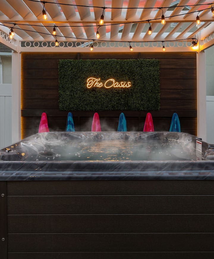 Fun & Spacious Family Oasis + Hot Tub + Ping-pong - West Jordan, UT