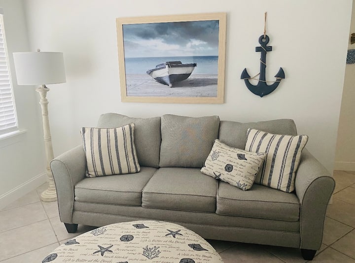 Bright & Cheerful, Almost At The Beach Home! - Cocoa, FL