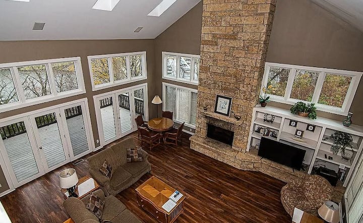 Galena Hawk's Nest: 4, 5, Or 6 Br, On The Lake! - Galena