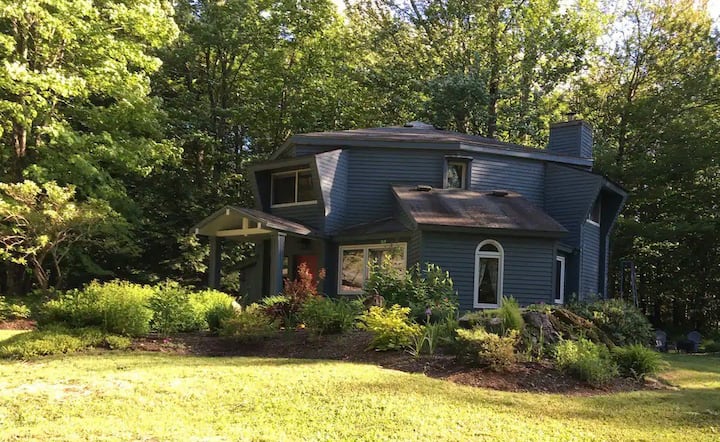 Cozy 3-bedroom Home With Views Of Mt. Mansfield - Stowe, VT