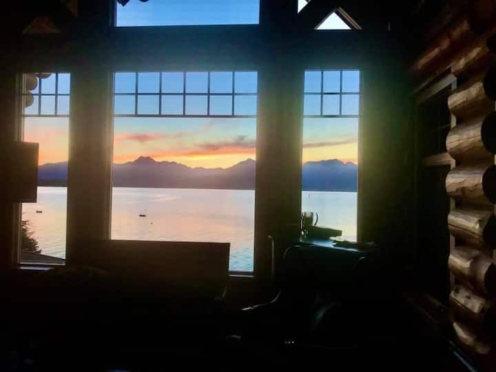 Custom Log Home On Hood Canal Near The Olympics! - Silverdale, WA