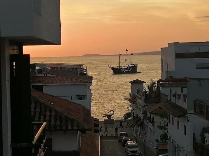 Casita Abasolo- Terrace Two Blocks From Malecón. - Puerto Vallarta