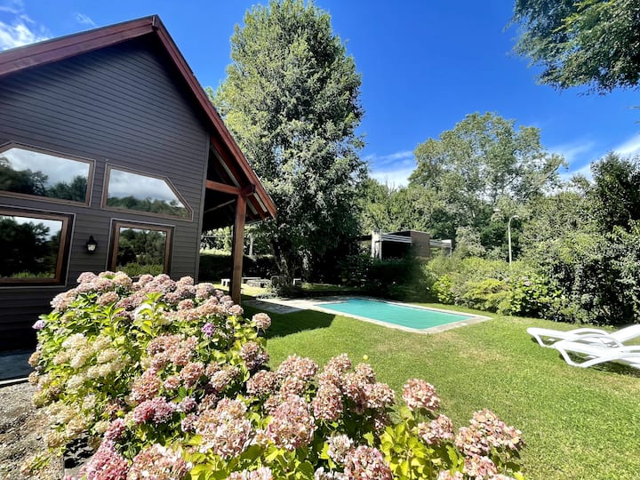 Casa En Pucón Para 10p Con Quincho Y Piscina - Pucon