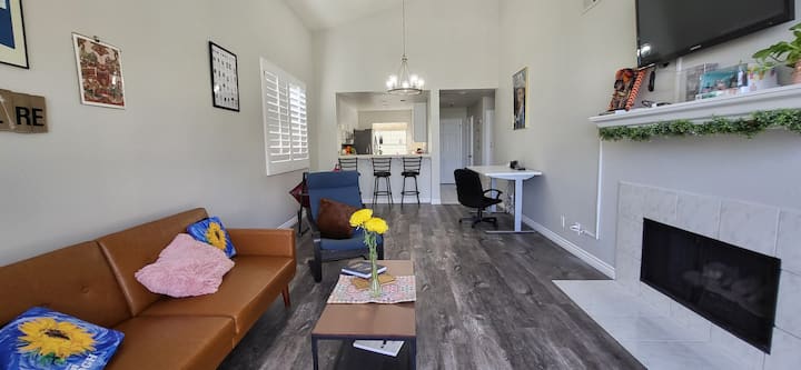 Modern Apt Near Irvine & Disneyland For Long Term - Costa Mesa, CA
