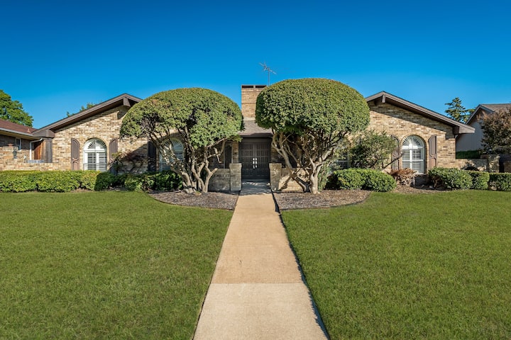 Cheerful 4 Bedroom Home With Pool And Office - Plano, TX