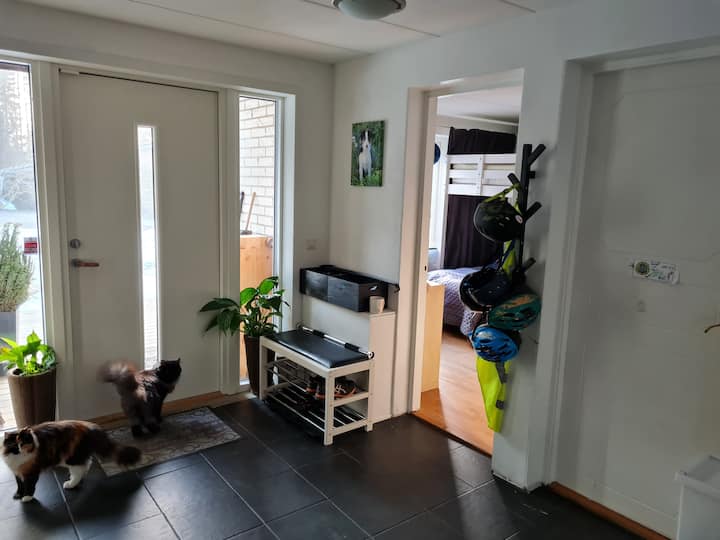 Enkelt Litet Rum I Villa I Lugnt Område - Sweden