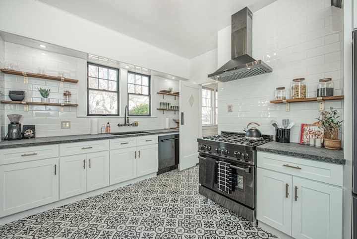3-bedroom Home In The Heart Of Old Town Clovis - 클로비스