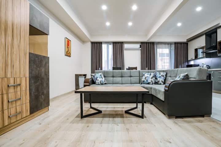 Family Comfort/balcony/2 Bdr/self Check-in/ 16-144 - Yerevan