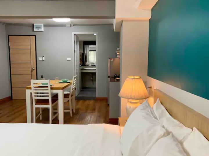 So Lively : A Tidy Room With Pantry In Silom Area - Bang Rak