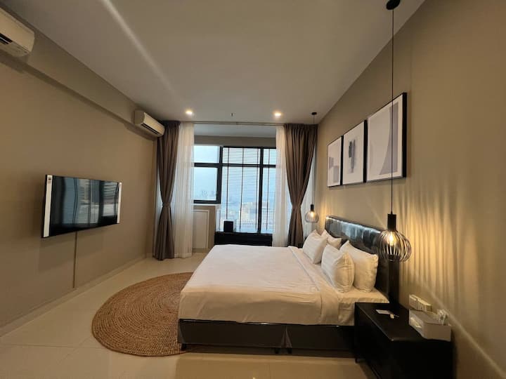Superior Suite With He@rt Of City View - Phnom Penh