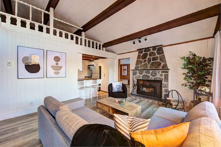 Stunning Mountain Views From A Swiss Style Chalet - Saint-Sauveur