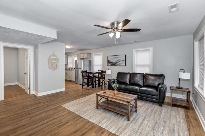 Simple, 2-bedroom Home Near Lowe Mill - Monte Sano State Park, Huntsville