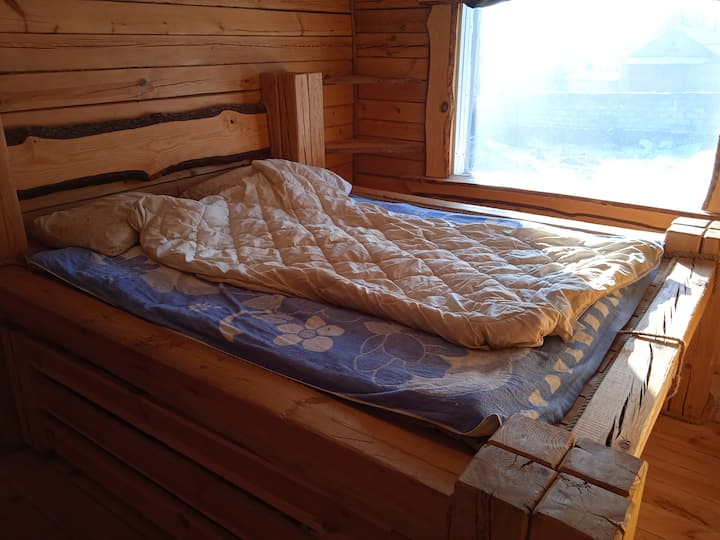 Затишний дерев'яний будинок, де є паркування. - Первомайськ