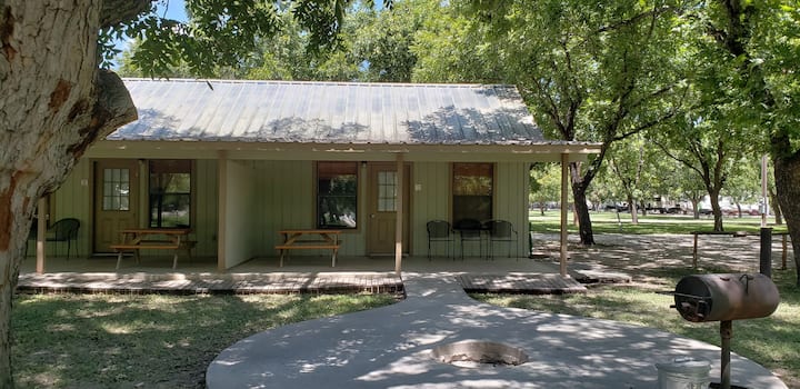 Seven Bluff Cabins - Duplex 5 Person Cabin - Concan, TX