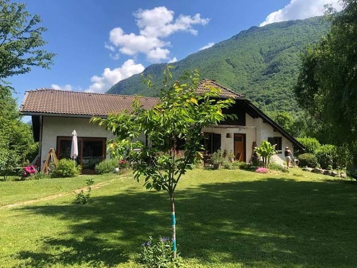 Belle Maison Avec Grand Jardin Clos. Lac à Pied. - Lescheraines
