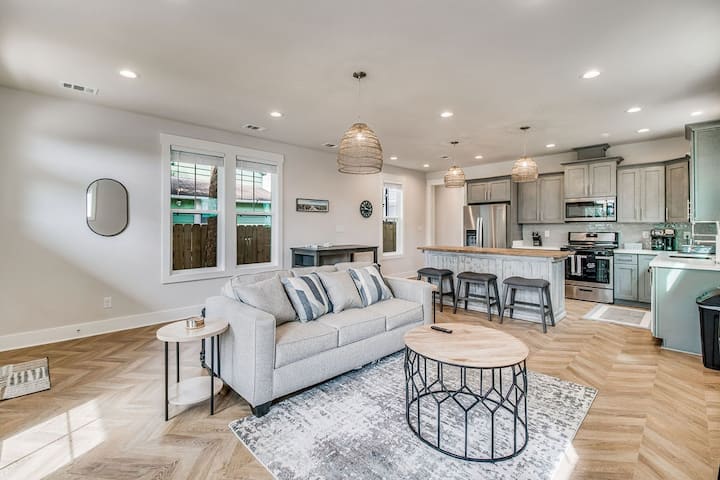 Southern Delight- Beach And Downtown Vacation Home - ペンサコラ, FL