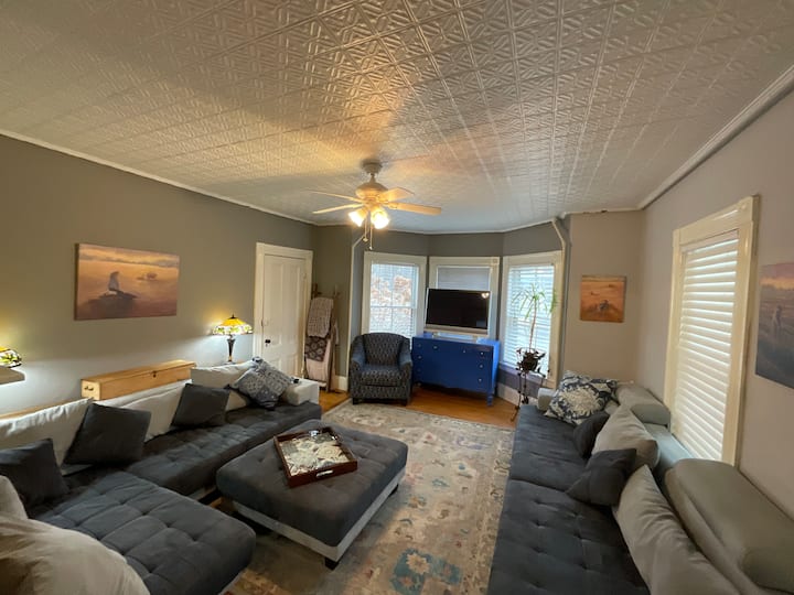 Beautiful First Level 2 Bedroom - Brookline, NH