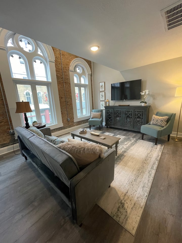 Sophisticated 1 Bdrm Downtown Laf Just Min To Pu - West Lafayette, IN