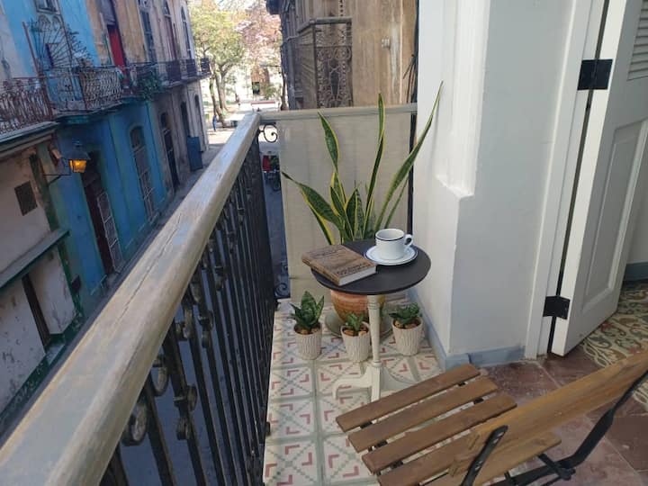Apt. With Balcony In Historic Center Of Old Havana - La Habana