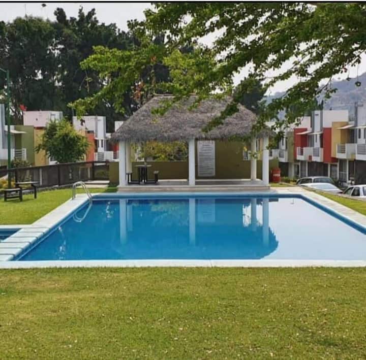 Bonita Casa En Condominio Familiar-alberca-jardín - Jiutepec