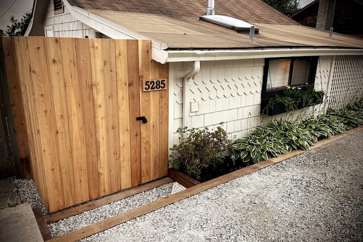 Vintage Selma Park Ocean View Bungalow - Sechelt