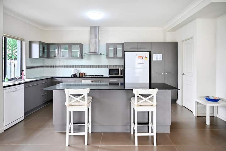 The Decks - Family Beach Getaway - 8 Guests Ze9 - Caloundra