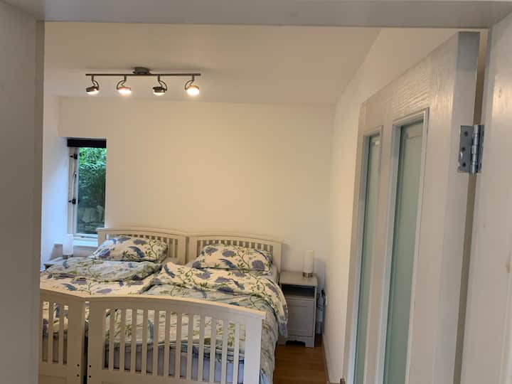 Twin Room, With Separate Entrance. - Holmfirth