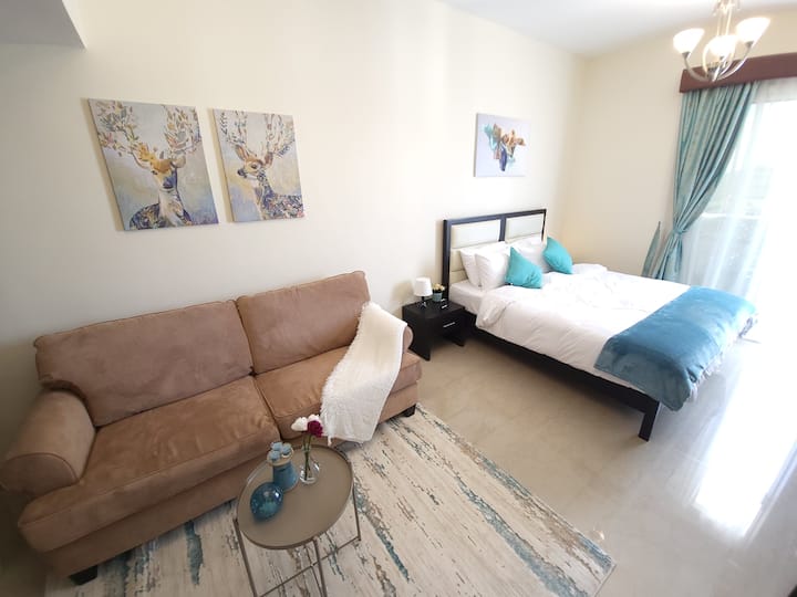 Charming Apartment With Brand New Furniture - Dubai