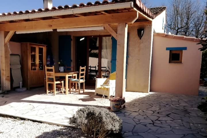 Petite Maison Dans Résidence Arborée Avec Piscine. - Montauroux