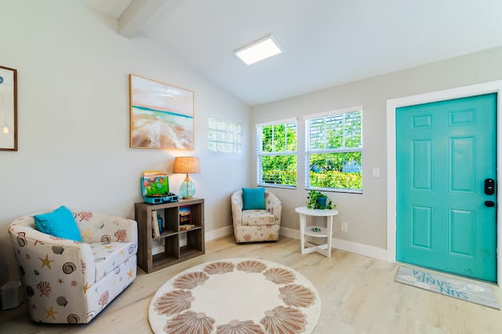 The Swell 2 Br Cottage With Parking 1 Mile From Beaches - Boynton Beach, FL