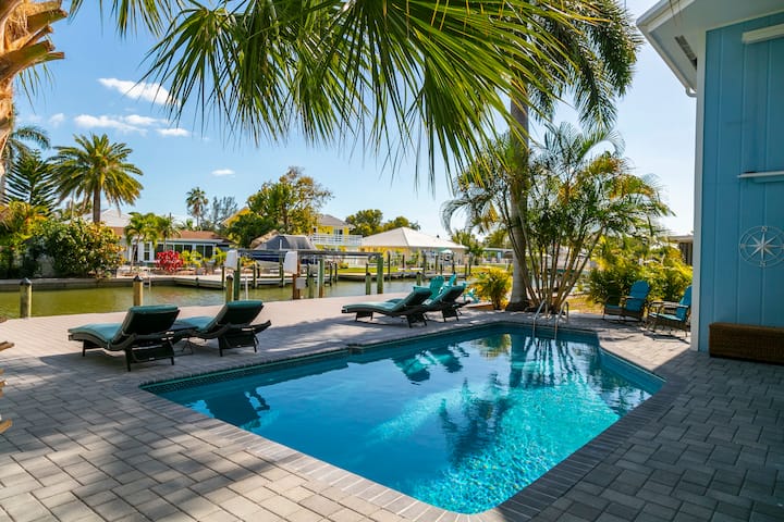 Island Getaway, Dock, Heated Pool, Walk To Beach - Fort Myers Beach, FL