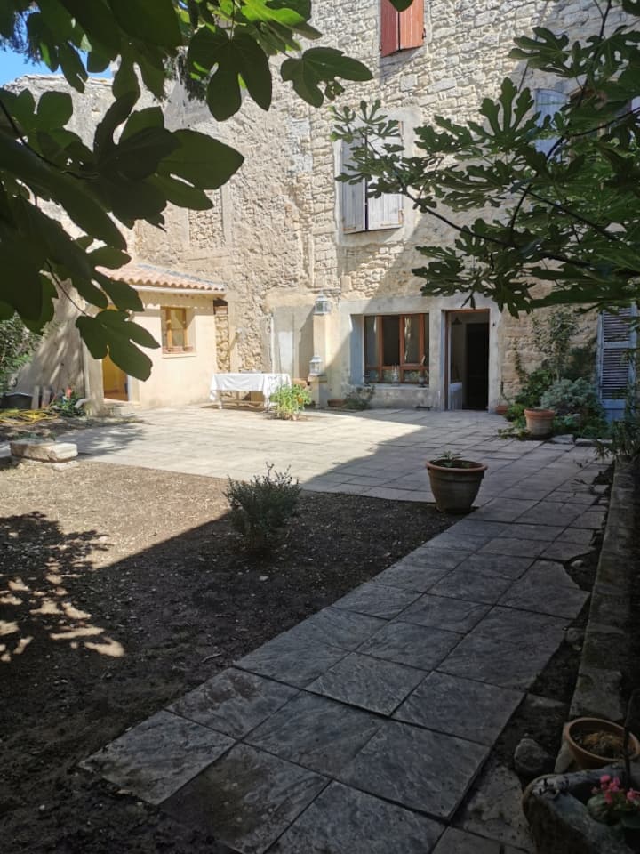 Maison Avec Cachet Et Grand Jardin Sans Vis à Vis - Remoulins