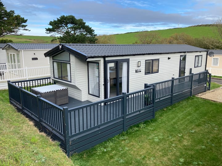 Modern 2bed, 6 Berth Caravan In Newquay Bay Resort - Newquay