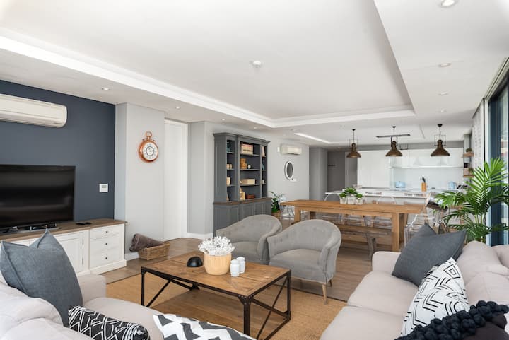 Luxury Green Point Penthouse | Private Pool & Bbq - Cape Town