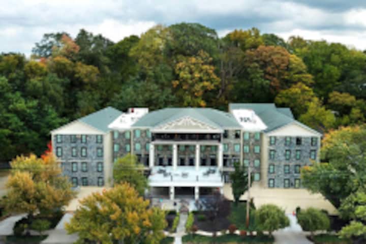 Niagara Crossing One Bedroom Apartment - Niagara-on-the-Lake