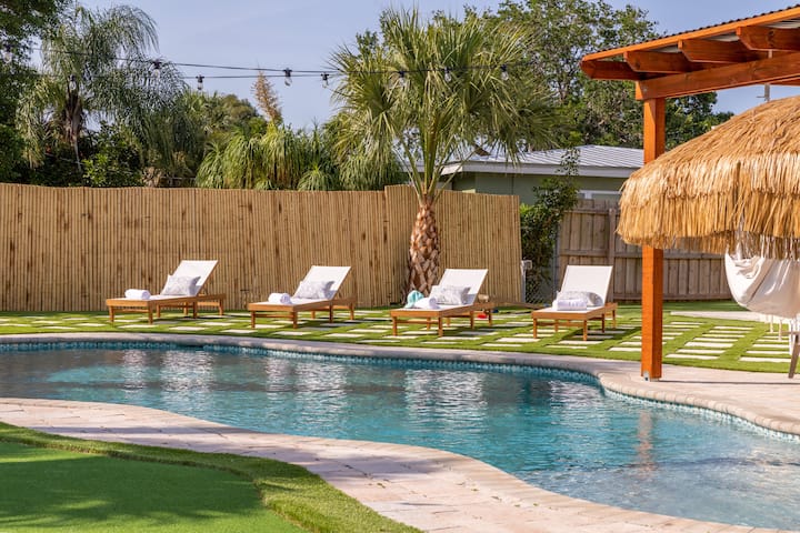 Palm Beach Villa Retreat w Pool: Near Beach & Golf - Villas for Rent in ...