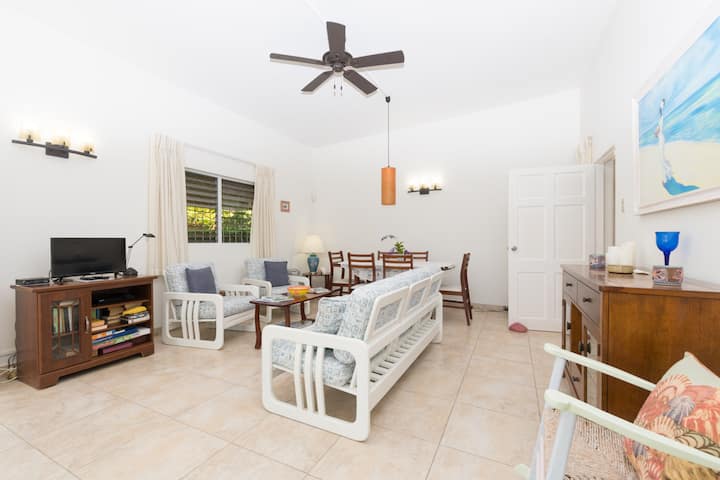 Cheerful 2 Bedroom Bungalow Close To The Beach. - Bridgetown