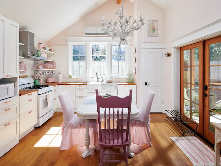 Luxury Richmond Rose Cottage Division & Hawthorne - Portland, OR