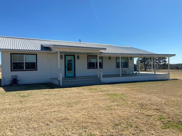 8 Mi. To Roundtop- Farmhouse+party Barn + Pool - Round Top, TX