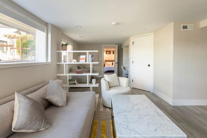 Modern 1bedroom Basement Apartment Newly Remodeled - カークランド, WA