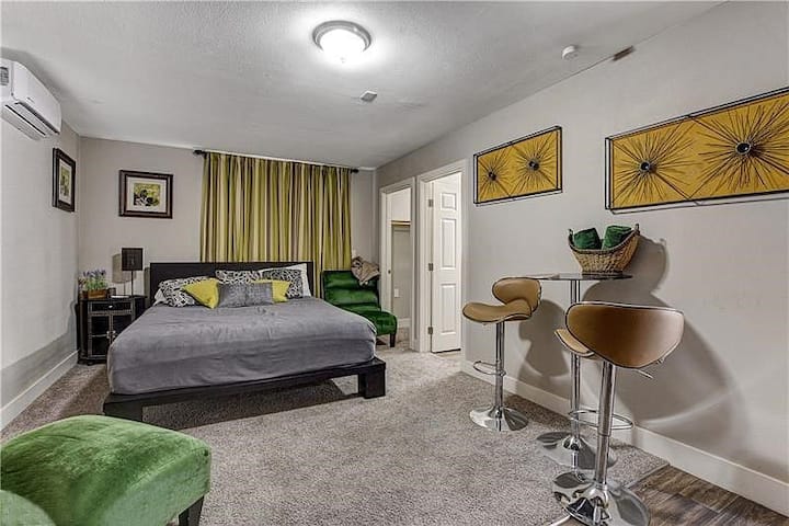 Central 1 Br Guesthouse W/ Private Bath And Patio - Las Vegas, NV
