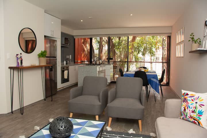 Lovely One-bedroom Apt W/ Iconic Park A Block Away - Mexico City