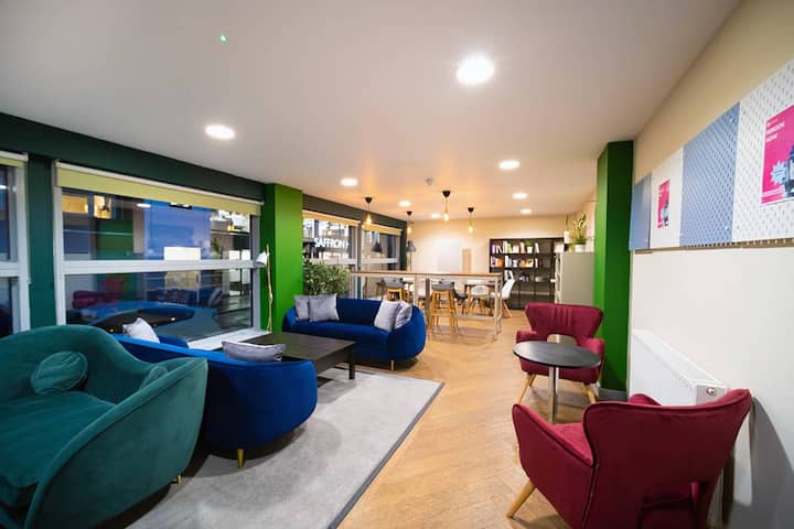 Spacious Balcony Apartment In Zone 1 Near Holborn - London