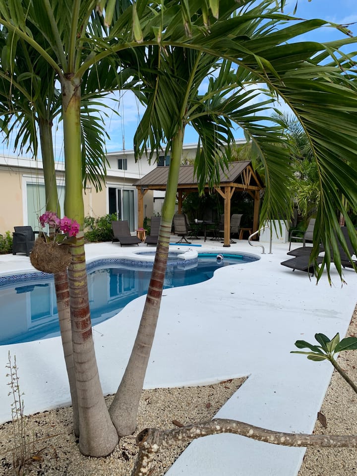 Gorgeous 3/2 Sfh Brand-new Pool & Spa, 30ft Dockage - Marathon, FL