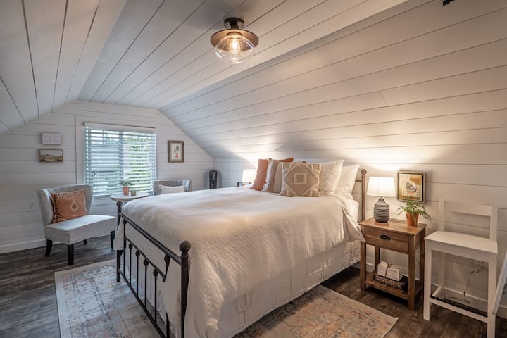 Private Room & Bath Near Ups - Tacoma, WA