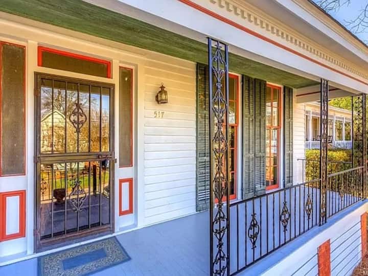 Spacious & Historic 4-bedroom, Walk To Downtown - Montgomery, AL
